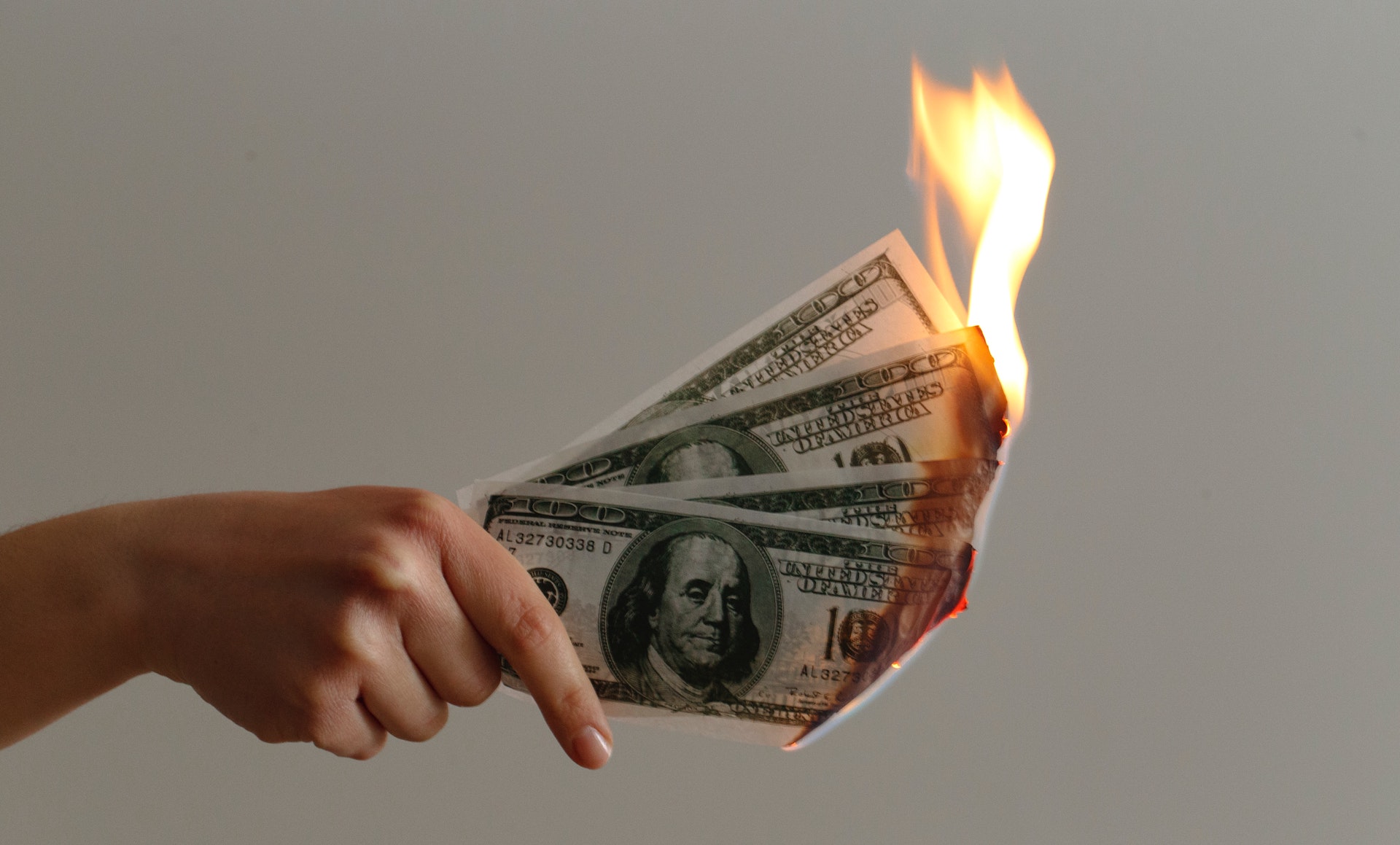 Costuri magazin online în 2024